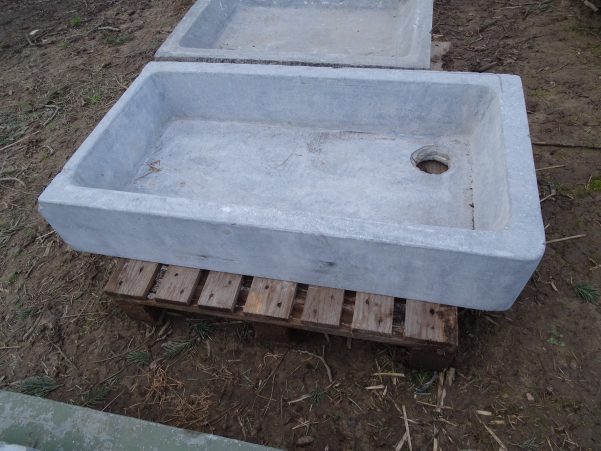 oude gootsteen wasbak pompbak trog - Brocante De Vreemde Eend